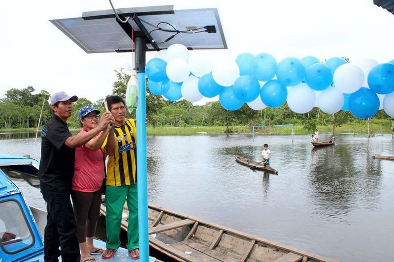 Alcaldesa de Pebas inaugura proyecto de electrificación rural y puente ...